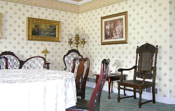 How to paint a formal dining room